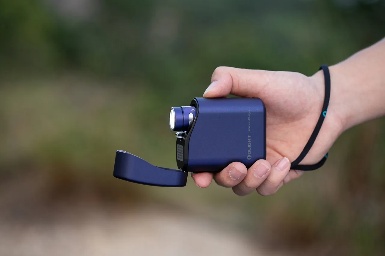 Olight Baton 4 Premium Edition - Rechargeable EDC Torch With Wireless ...