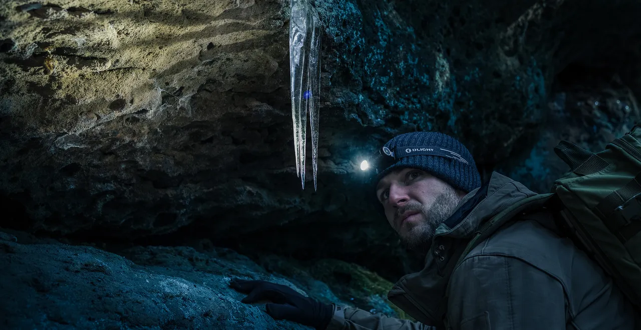 Olight Perun 3 Mini 1250 lumens Rechargeable Head Torch with White and ...