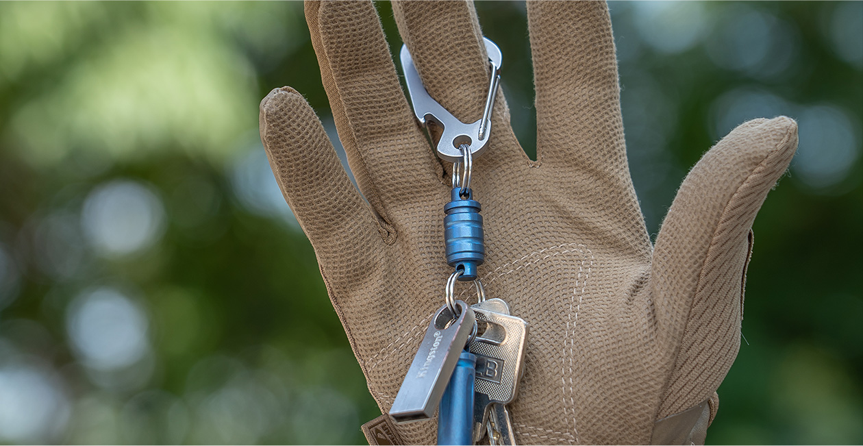 Otacle R1 Titanium Magnetic Quick-Release Keychain - Olight Australia